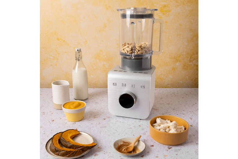 Smeg High Performance Vacuum Pump Blender - Matte White | Harvey Norman