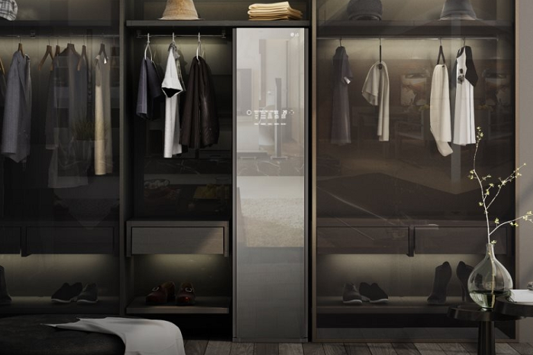LG Styler 5 Mirror Door Steam Clothing Care System | Harvey Norman