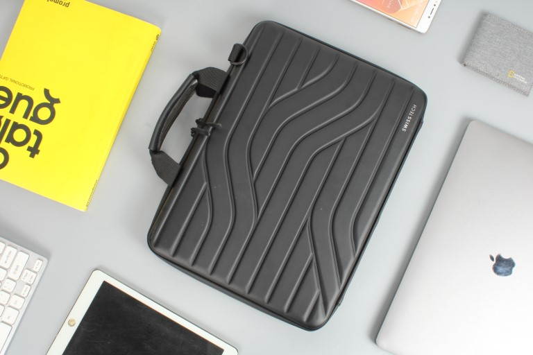 SwissTech 17-inch Laptop Carry Case - Black | Harvey Norman